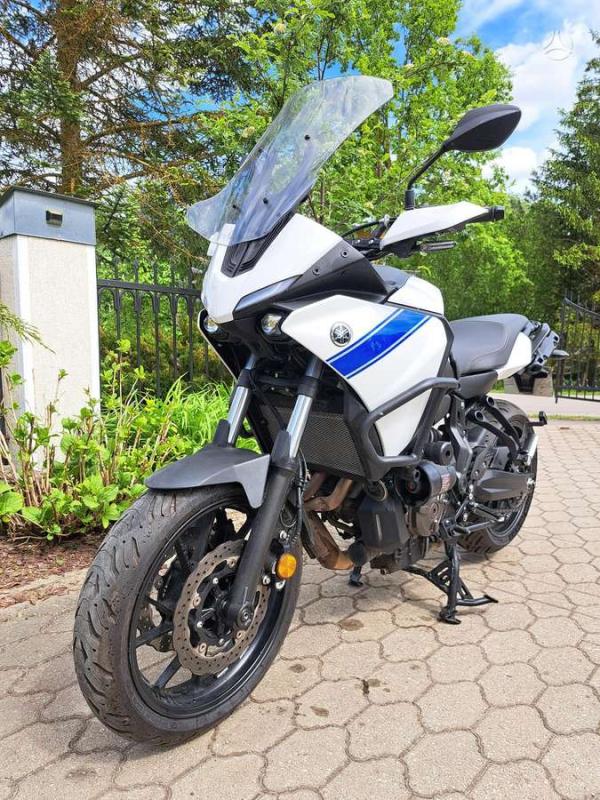 White Yamaha MT 07 2021 in Pasvalys, with an engine capacity of 0.70 L and mileage of 2 thousand km for 5950 €, photo 3 on AUTOMOTO.COM.LV