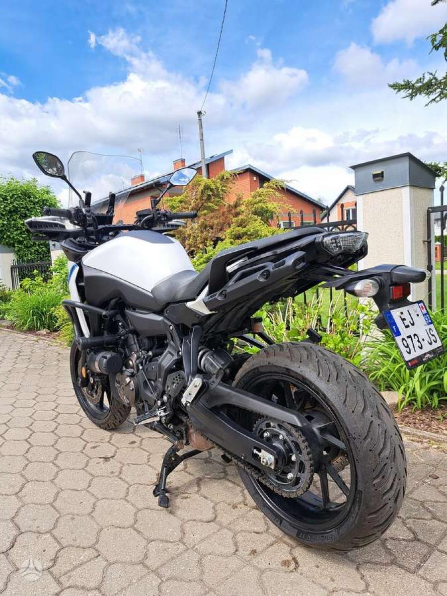 White Yamaha MT 07 2021 in Pasvalys, with an engine capacity of 0.70 L and mileage of 2 thousand km for 5950 €, photo 7 on AUTOMOTO.COM.LV
