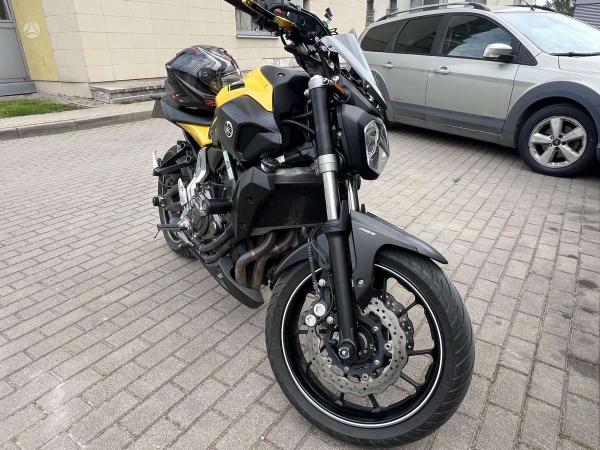 Yellow Yamaha MT 07 2015 in Vilnius, with an engine capacity of 0.69 L and mileage of 14 thousand km for 4400 €, photo 5 on AUTOMOTO.COM.LV