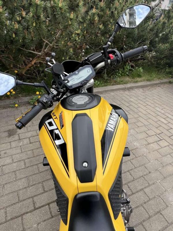 Yellow Yamaha MT 07 2015 in Vilnius, with an engine capacity of 0.69 L and mileage of 14 thousand km for 4400 €, photo 8 on AUTOMOTO.COM.LV