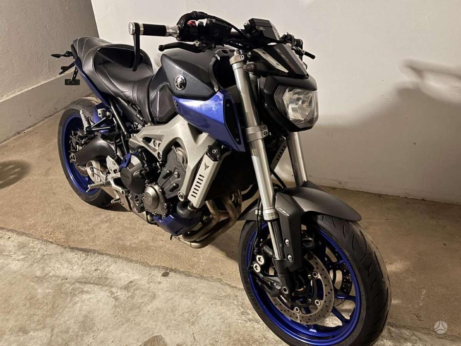 Black Yamaha MT 09 2014 in Vilnius, with an engine capacity of 0.90 L and mileage of 33 thousand km for 4299 €, photo 1 on AUTOMOTO.COM.LV