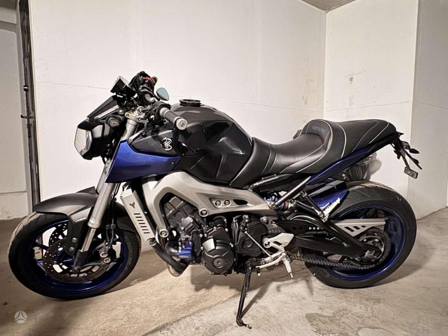 Black Yamaha MT 09 2014 in Vilnius, with an engine capacity of 0.90 L and mileage of 33 thousand km for 4299 €, photo 4 on AUTOMOTO.COM.LV