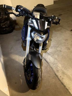 Black Yamaha MT 09 2014 in Vilnius, with an engine capacity of 0.90 L and mileage of 33 thousand km for 4299 €, photo 5 on AUTOMOTO.COM.LV