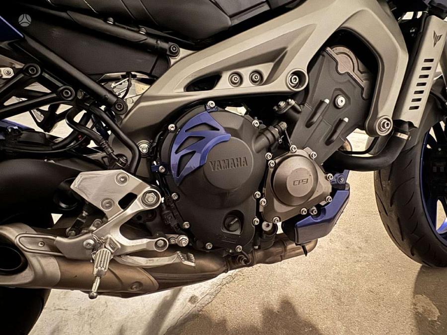 Black Yamaha MT 09 2014 in Vilnius, with an engine capacity of 0.90 L and mileage of 33 thousand km for 4299 €, photo 6 on AUTOMOTO.COM.LV