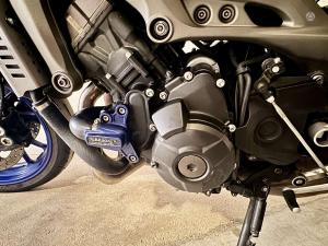 Black Yamaha MT 09 2014 in Vilnius, with an engine capacity of 0.90 L and mileage of 33 thousand km for 4299 €, photo 7 on AUTOMOTO.COM.LV