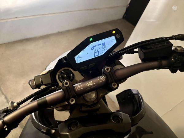 Black Yamaha MT 09 2014 in Vilnius, with an engine capacity of 0.90 L and mileage of 33 thousand km for 4299 €, photo 11 on AUTOMOTO.COM.LV