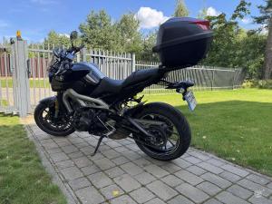 Black Yamaha MT 09 2014 in Vilnius, with an engine capacity of 0.85 L and mileage of 22 thousand km for 4900 €, photo 1 on AUTOMOTO.COM.LV