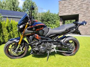 Black Yamaha MT 09 2018 in Vilnius, with an engine capacity of 0.85 L and mileage of 28 thousand km for 5500 €, photo  on AUTOMOTO.COM.LV