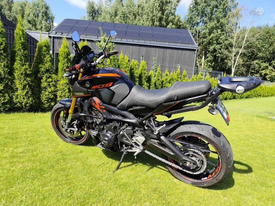 Black Yamaha MT 09 2018 in Vilnius, with an engine capacity of 0.85 L and mileage of 28 thousand km for 5500 €, photo 3 on AUTOMOTO.COM.LV