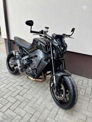Black Yamaha MT 09 2021 in Kaunas, with an engine capacity of 0.90 L and mileage of 6 thousand km for 6600 €, photo  on AUTOMOTO.COM.LV