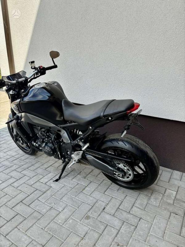 Black Yamaha MT 09 2021 in Kaunas, with an engine capacity of 0.90 L and mileage of 6 thousand km for 6600 €, photo 4 on AUTOMOTO.COM.LV