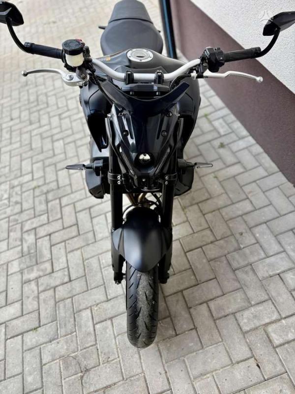 Black Yamaha MT 09 2021 in Kaunas, with an engine capacity of 0.90 L and mileage of 6 thousand km for 6600 €, photo 6 on AUTOMOTO.COM.LV