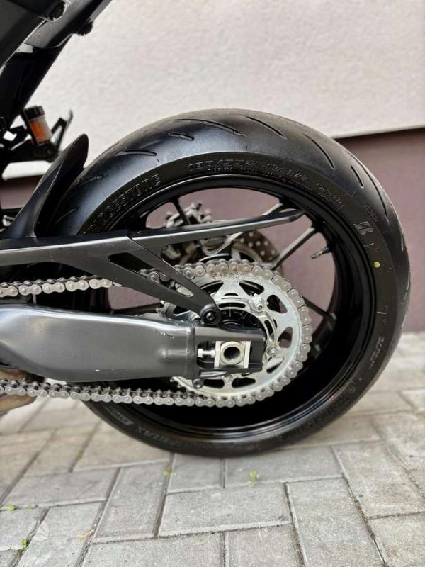 Melns Yamaha MT 09 2021 Kauņa, ar dzinēja tilpumu 0.90 L un nobraukumu 6 tūkst. km par 6600 €, foto 11 vietnē AUTOMOTO.COM.LV