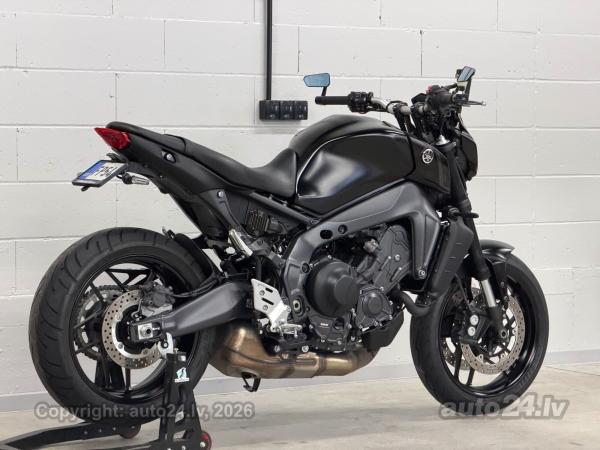Black Yamaha MT 09 2023 in Tallinn, with an engine capacity of 0.89 L and mileage of 13 thousand km for 8790 €, photo 3 on AUTOMOTO.COM.LV