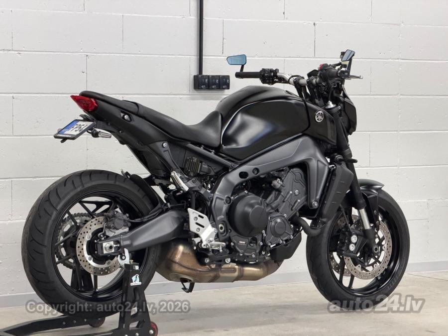 Black Yamaha MT 09 2023 in Tallinn, with an engine capacity of 0.89 L and mileage of 13 thousand km for 8790 €, photo 4 on AUTOMOTO.COM.LV
