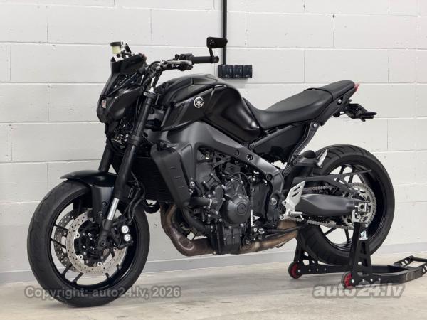 Black Yamaha MT 09 2023 in Tallinn, with an engine capacity of 0.89 L and mileage of 13 thousand km for 8790 €, photo 4 on AUTOMOTO.COM.LV