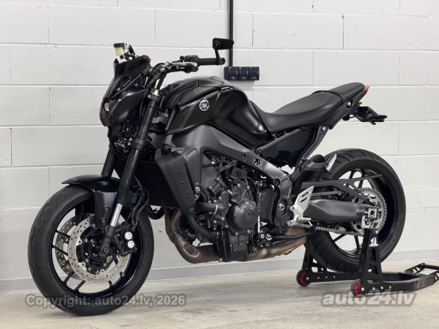 Black Yamaha MT 09 2023 in Tallinn, with an engine capacity of 0.89 L and mileage of 13 thousand km for 8790 €, photo 5 on AUTOMOTO.COM.LV
