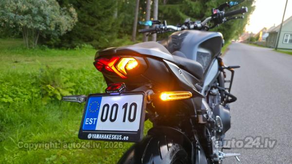 Black Yamaha MT 09 2023 in Parnu, with an engine capacity of 0.89 L and mileage of 3 thousand km for 10500 €, photo 7 on AUTOMOTO.COM.LV