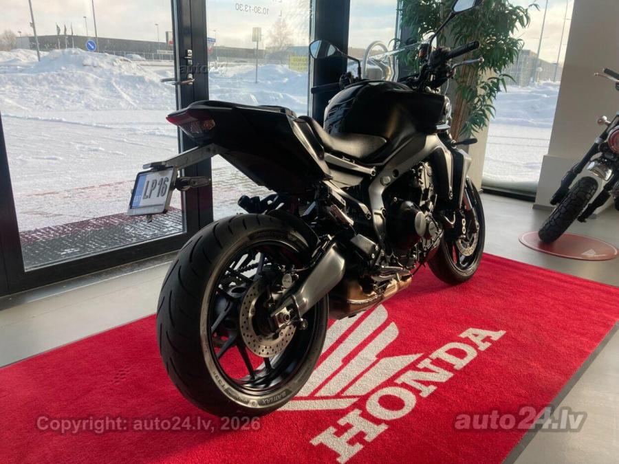 Black Yamaha MT 09 2024 in Tallinn, with an engine capacity of 0.89 L and mileage of 19 thousand km for 8490 €, photo 6 on AUTOMOTO.COM.LV