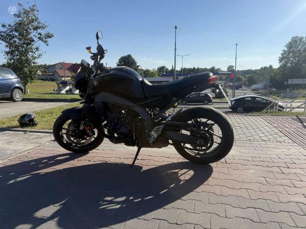 Melns Yamaha MT 09 2024 Viļņa, ar dzinēja tilpumu 0.89 L un nobraukumu 15 tūkst. km par 7900 €, foto 2 vietnē AUTOMOTO.COM.LV