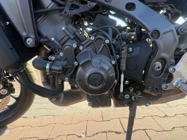 Melns Yamaha MT 09 2024 Viļņa, ar dzinēja tilpumu 0.89 L un nobraukumu 15 tūkst. km par 7900 €, foto 3 vietnē AUTOMOTO.COM.LV