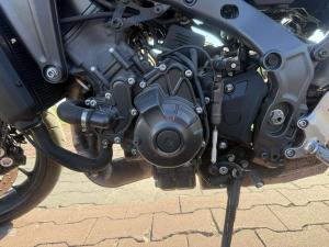 Black Yamaha MT 09 2024 in Vilnius, with an engine capacity of 0.89 L and mileage of 15 thousand km for 7900 €, photo 4 on AUTOMOTO.COM.LV