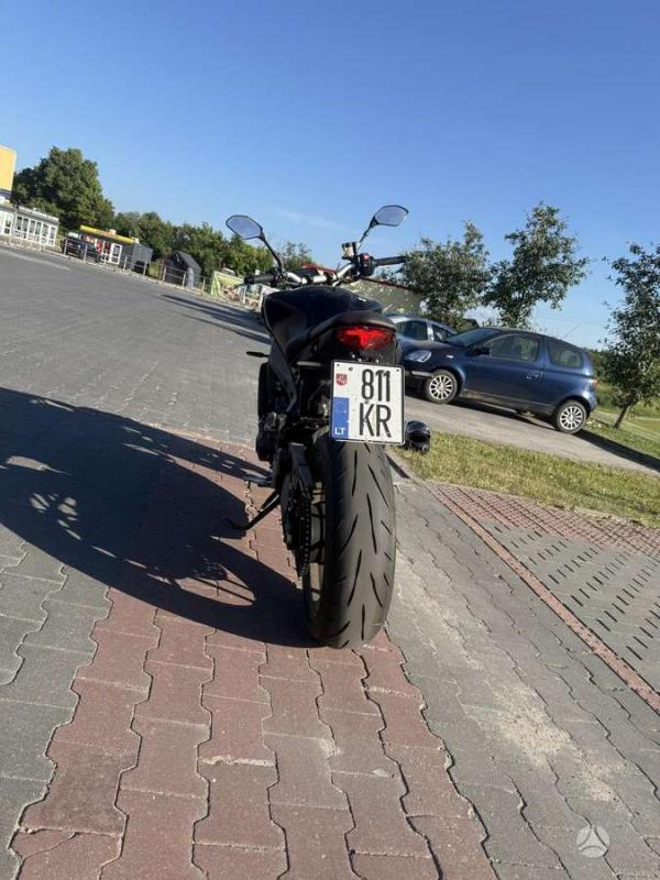 Melns Yamaha MT 09 2024 Viļņa, ar dzinēja tilpumu 0.89 L un nobraukumu 15 tūkst. km par 7900 €, foto 4 vietnē AUTOMOTO.COM.LV