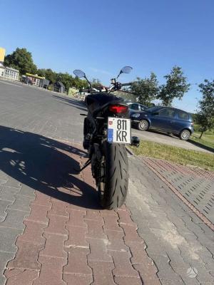 Black Yamaha MT 09 2024 in Vilnius, with an engine capacity of 0.89 L and mileage of 15 thousand km for 7900 €, photo 5 on AUTOMOTO.COM.LV