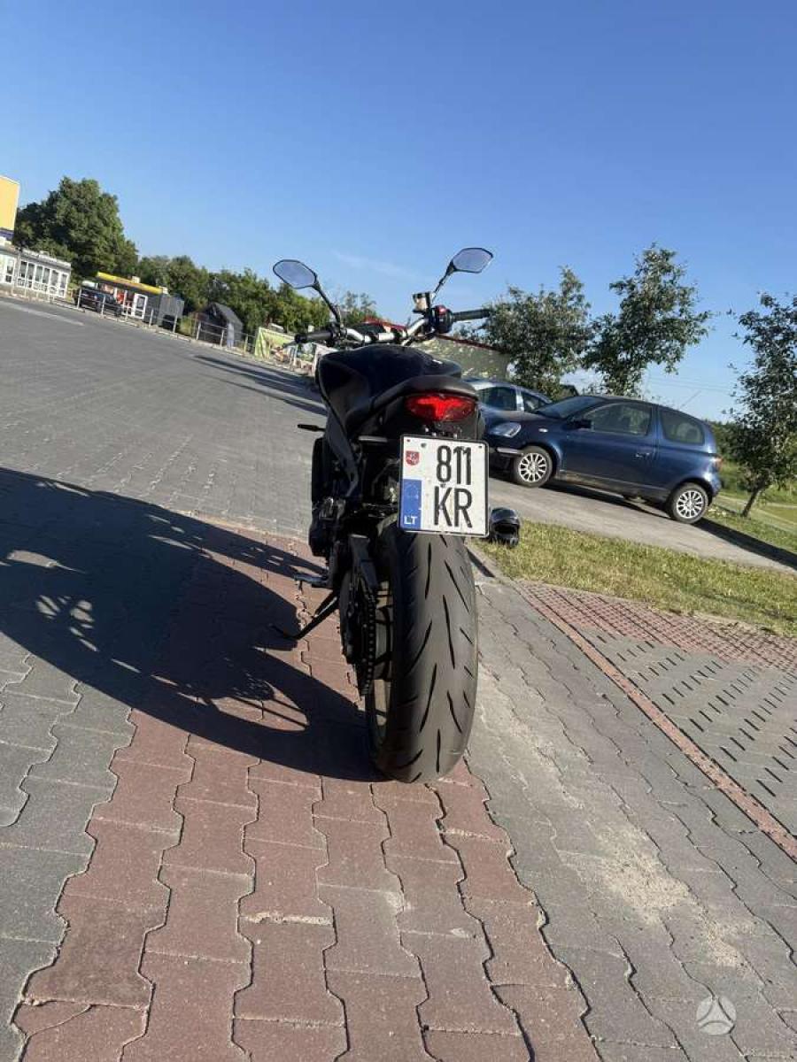 Black Yamaha MT 09 2024 in Vilnius, with an engine capacity of 0.89 L and mileage of 15 thousand km for 7900 €, photo 5 on AUTOMOTO.COM.LV