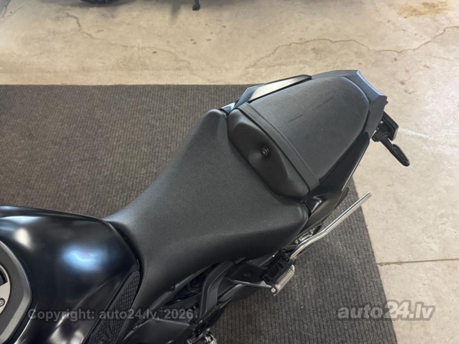 Melns Yamaha MT 09 2024 Tartu, ar dzinēja tilpumu 0.89 L un nobraukumu 20 tūkst. km par 8990 €, foto 12 vietnē AUTOMOTO.COM.LV
