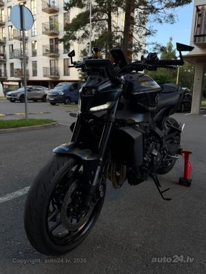 Black Yamaha MT 09 2024 in Tallinn, with an engine capacity of 0.89 L and mileage of 11 thousand km for 10000 €, photo 4 on AUTOMOTO.COM.LV