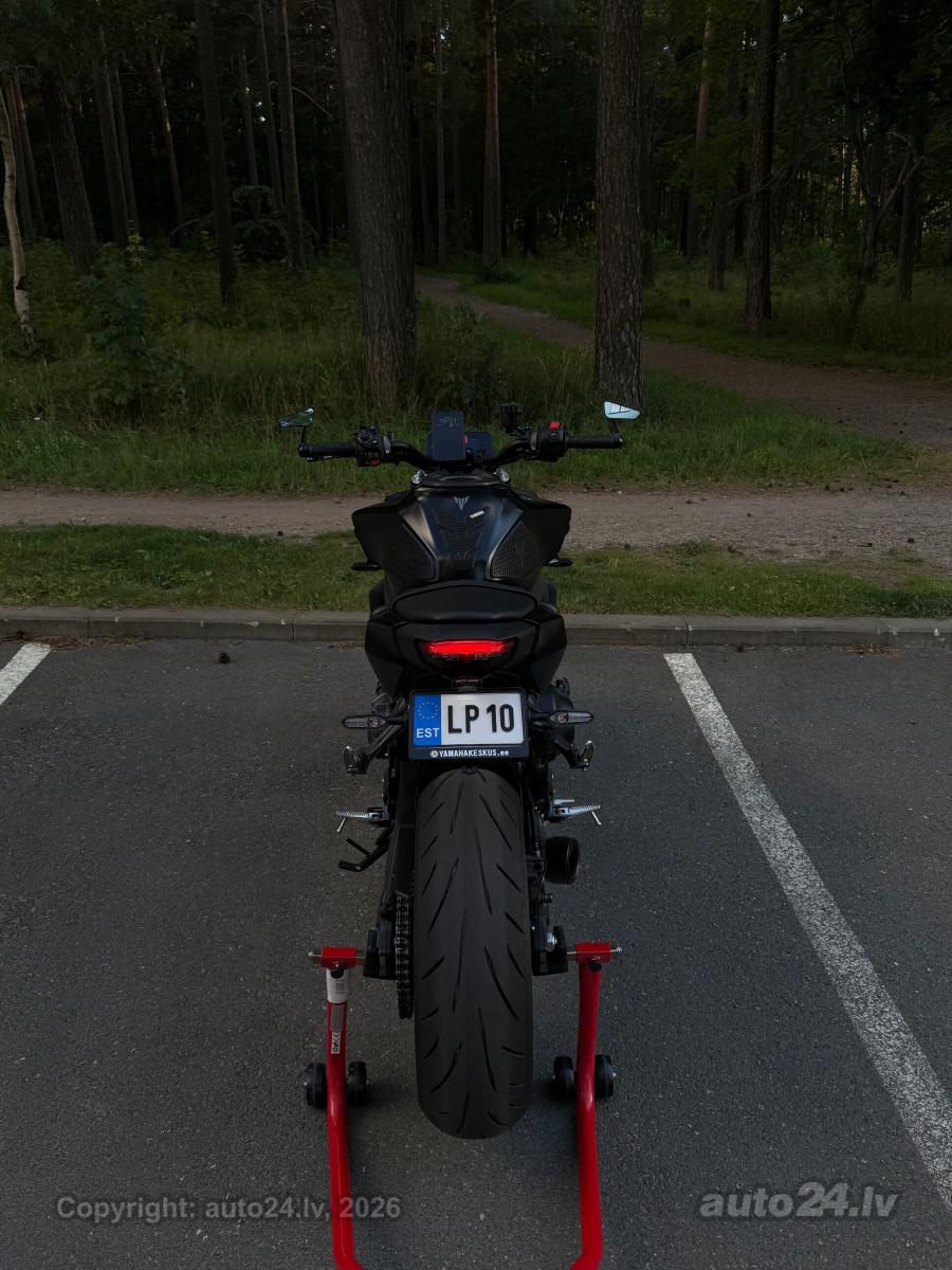 Black Yamaha MT 09 2024 in Tallinn, with an engine capacity of 0.89 L and mileage of 11 thousand km for 10000 €, photo 5 on AUTOMOTO.COM.LV