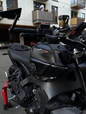 Black Yamaha MT 09 2024 in Tallinn, with an engine capacity of 0.89 L and mileage of 11 thousand km for 10000 €, photo 7 on AUTOMOTO.COM.LV