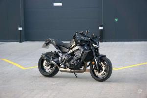 Black Yamaha MT 09 2024 in Vilnius, with an engine capacity of 0.89 L and mileage of 10 thousand km for 8399 €, photo 3 on AUTOMOTO.COM.LV
