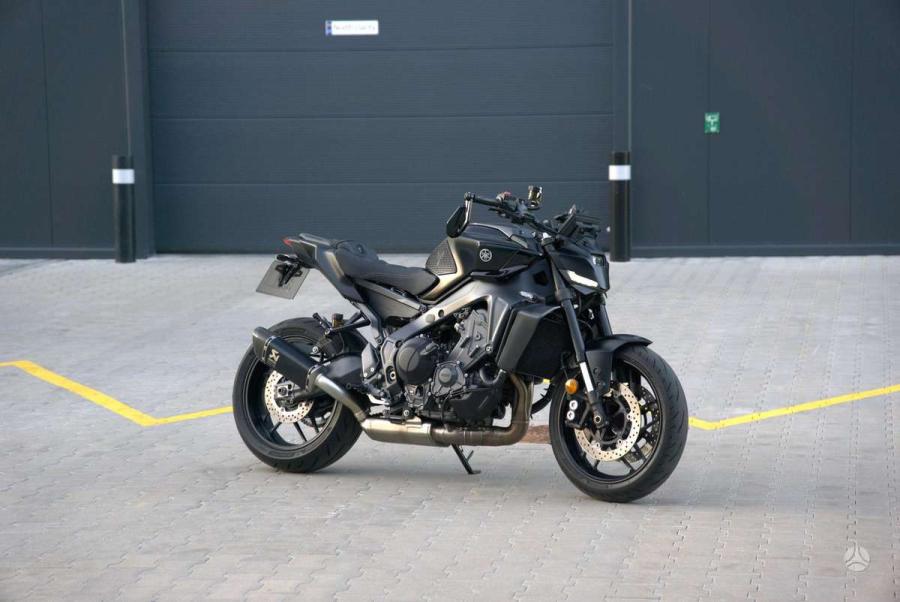 Black Yamaha MT 09 2024 in Vilnius, with an engine capacity of 0.89 L and mileage of 10 thousand km for 8399 €, photo 3 on AUTOMOTO.COM.LV