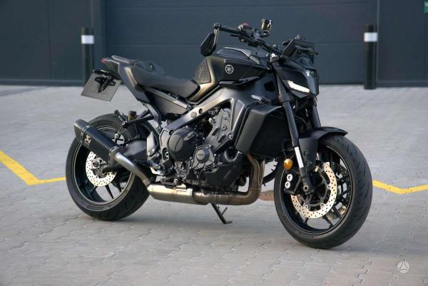 Yamaha MT 09 2024 in Vilnius on AUTOMOTO.COM.LV Black Yamaha MT 09 2024 in Vilnius, with an engine capacity of 0.89 L and mileage of 10 thousand km for 8399 €, photo 4 on AUTOMOTO.COM.LV