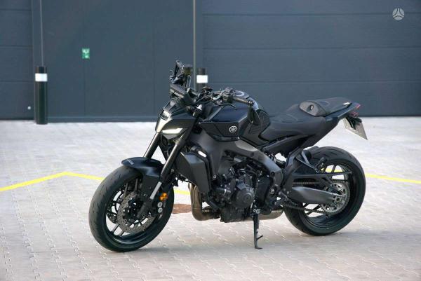 Yamaha MT 09 2024 in Vilnius on AUTOMOTO.COM.LV Black Yamaha MT 09 2024 in Vilnius, with an engine capacity of 0.89 L and mileage of 10 thousand km for 8399 €, photo 10 on AUTOMOTO.COM.LV