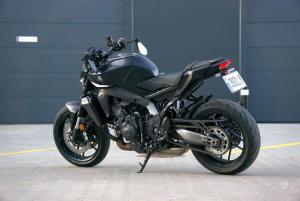 Black Yamaha MT 09 2024 in Vilnius, with an engine capacity of 0.89 L and mileage of 10 thousand km for 8399 €, photo 13 on AUTOMOTO.COM.LV