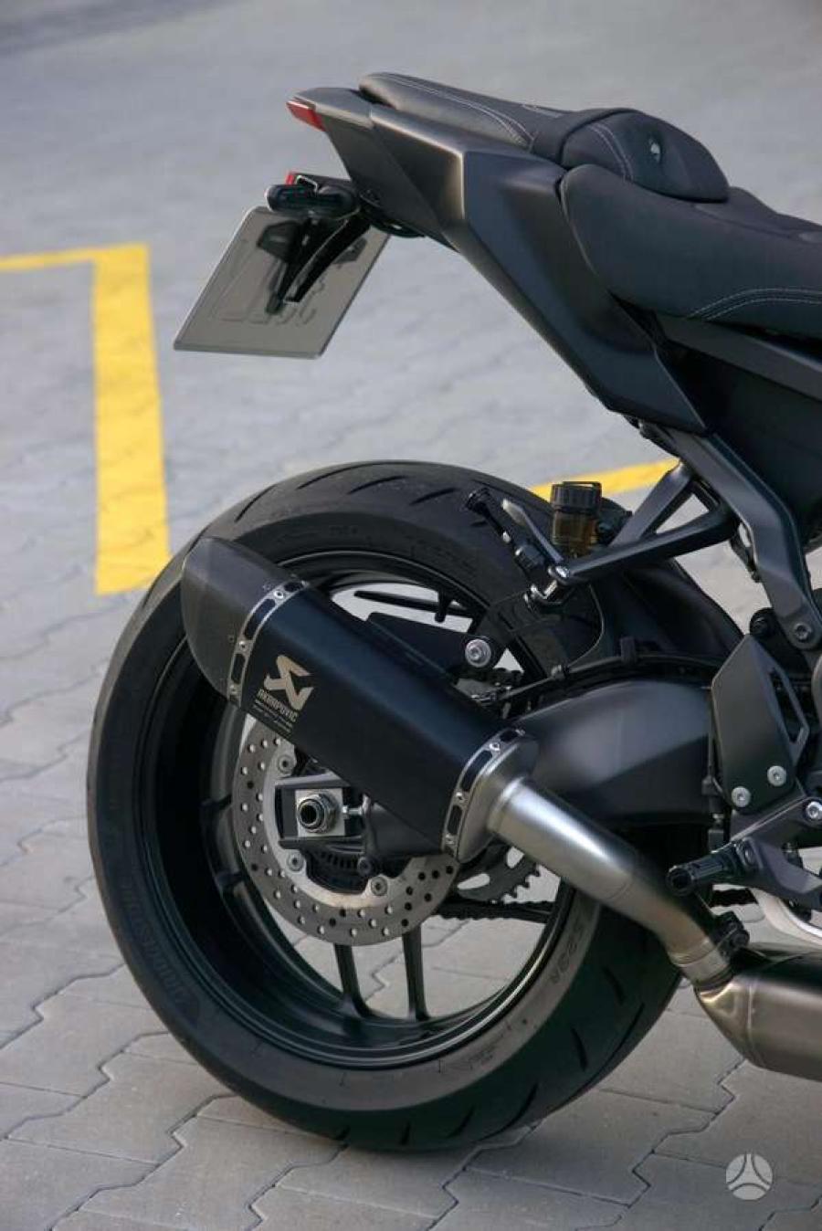 Black Yamaha MT 09 2024 in Vilnius, with an engine capacity of 0.89 L and mileage of 10 thousand km for 8399 €, photo 16 on AUTOMOTO.COM.LV