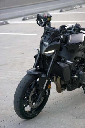 Black Yamaha MT 09 2024 in Vilnius, with an engine capacity of 0.89 L and mileage of 10 thousand km for 8399 €, photo 21 on AUTOMOTO.COM.LV