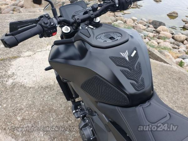 Melns Yamaha MT 09 2025 Tallina, ar dzinēja tilpumu 0.89 L un nobraukumu 7 tūkst. km par 10000 €, foto 9 vietnē AUTOMOTO.COM.LV