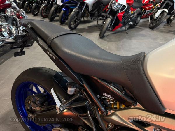 Pelēks Yamaha MT 09 2015 Tallina, ar dzinēja tilpumu 0.85 L un nobraukumu 20 tūkst. km par 5990 €, foto 5 vietnē AUTOMOTO.COM.LV