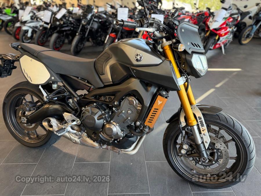 Grey Yamaha MT 09 2015 in Tallinn, with an engine capacity of 0.85 L and mileage of 32 thousand km for 5990 €, photo 1 on AUTOMOTO.COM.LV