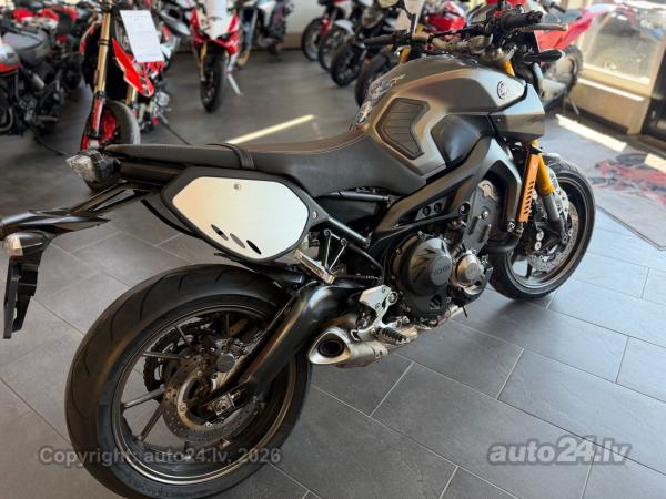 Grey Yamaha MT 09 2015 in Tallinn, with an engine capacity of 0.85 L and mileage of 32 thousand km for 5990 €, photo 3 on AUTOMOTO.COM.LV