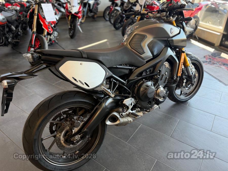 Grey Yamaha MT 09 2015 in Tallinn, with an engine capacity of 0.85 L and mileage of 32 thousand km for 5990 €, photo 4 on AUTOMOTO.COM.LV
