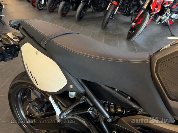 Grey Yamaha MT 09 2015 in Tallinn, with an engine capacity of 0.85 L and mileage of 32 thousand km for 5990 €, photo 6 on AUTOMOTO.COM.LV