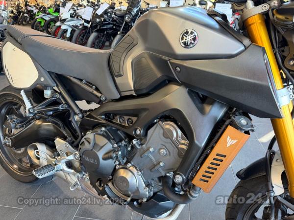 Grey Yamaha MT 09 2015 in Tallinn, with an engine capacity of 0.85 L and mileage of 32 thousand km for 5990 €, photo 7 on AUTOMOTO.COM.LV
