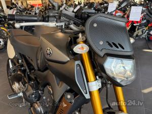 Grey Yamaha MT 09 2015 in Tallinn, with an engine capacity of 0.85 L and mileage of 32 thousand km for 5990 €, photo 9 on AUTOMOTO.COM.LV