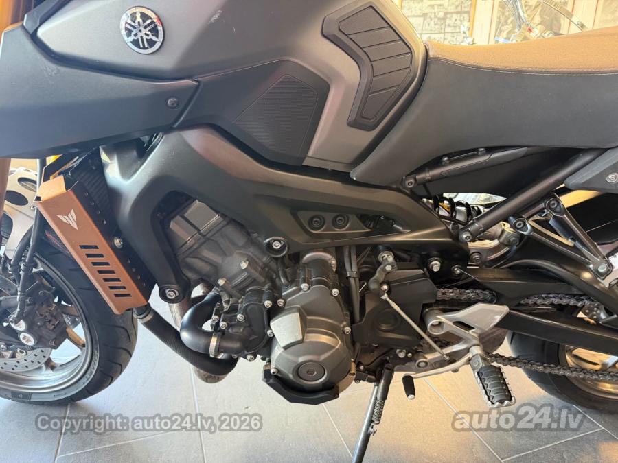 Grey Yamaha MT 09 2015 in Tallinn, with an engine capacity of 0.85 L and mileage of 32 thousand km for 5990 €, photo 16 on AUTOMOTO.COM.LV