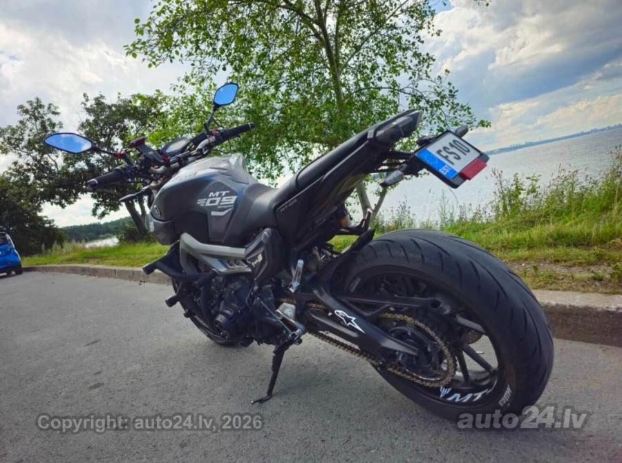 Pelēks Yamaha MT 09 2015 Tallina, ar dzinēja tilpumu 0.85 L un nobraukumu 30 tūkst. km par 6200 €, foto 3 vietnē AUTOMOTO.COM.LV